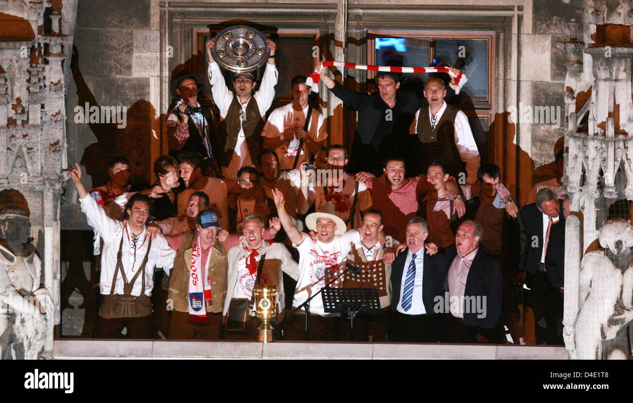 Bayern Munich's players, coaches and manager celebrate with the ...