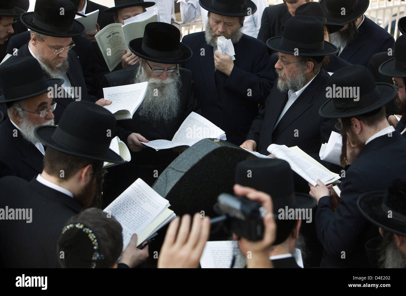 Rabbi Leibish from Antwerp one of Europe's most important rabbis prays ...