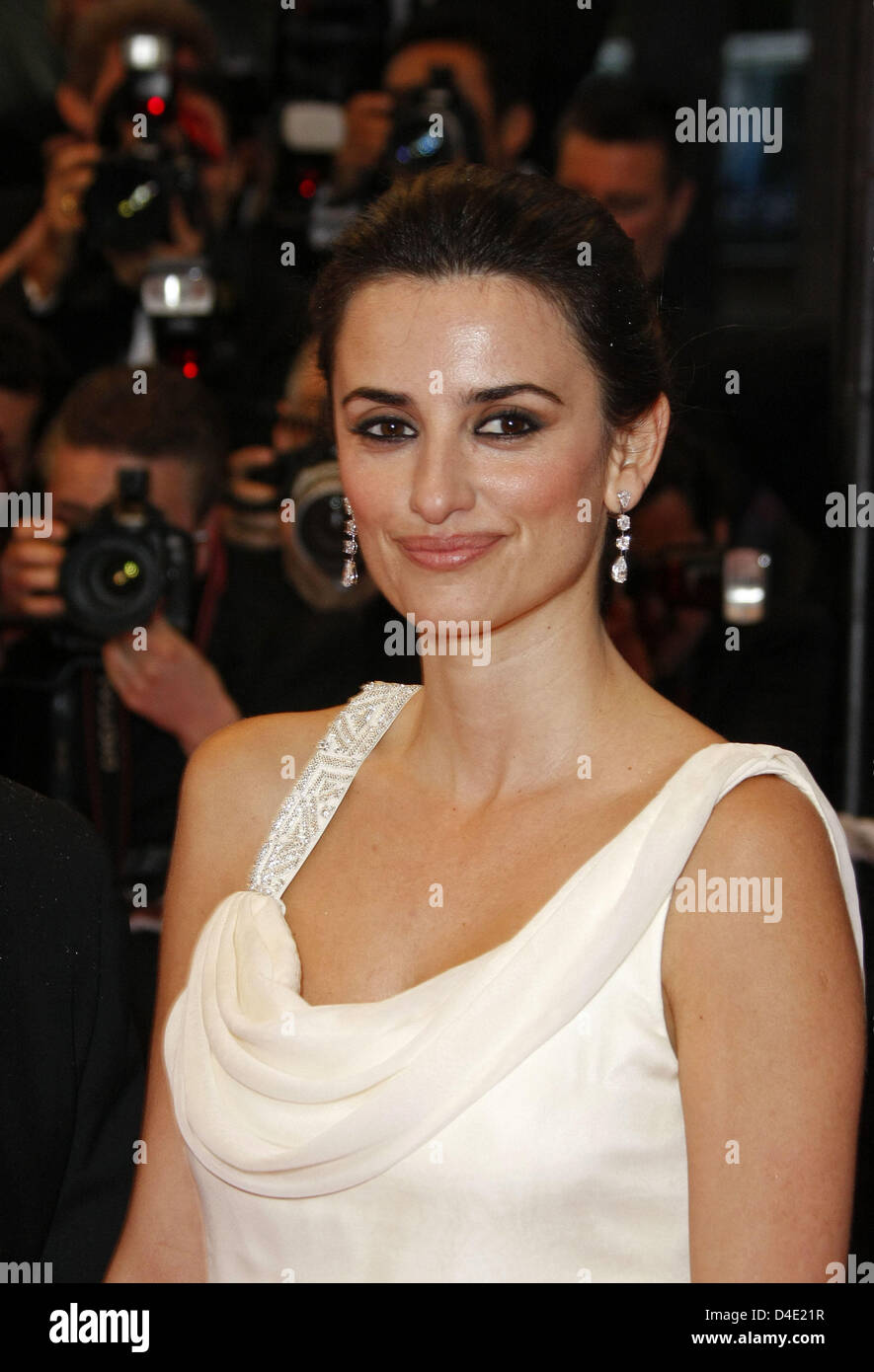 Spanish actress Penelope Cruz poses for photographers as she arrives ...