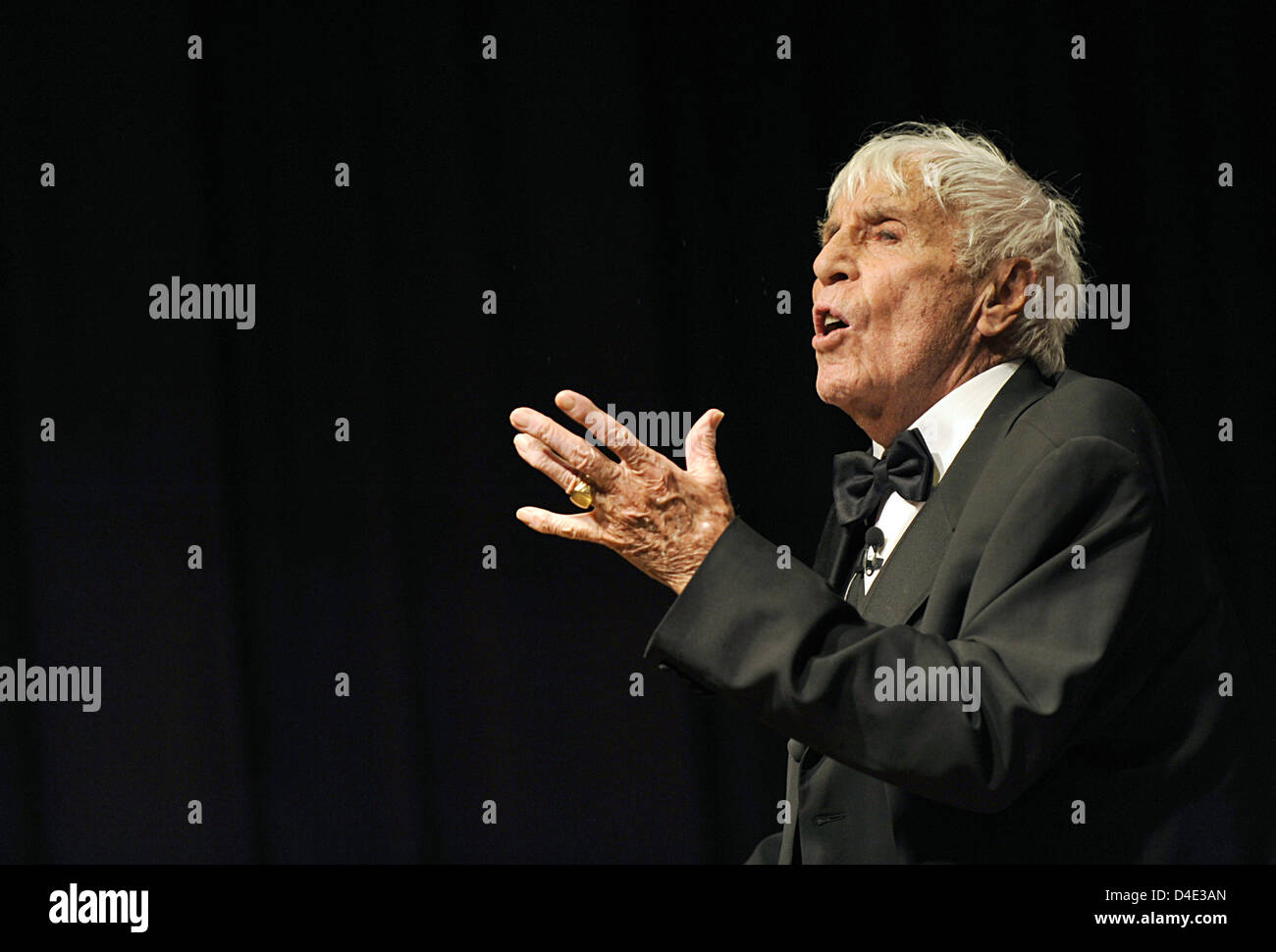 Germany's oldest still active singer and entertainer, 104-year old ...