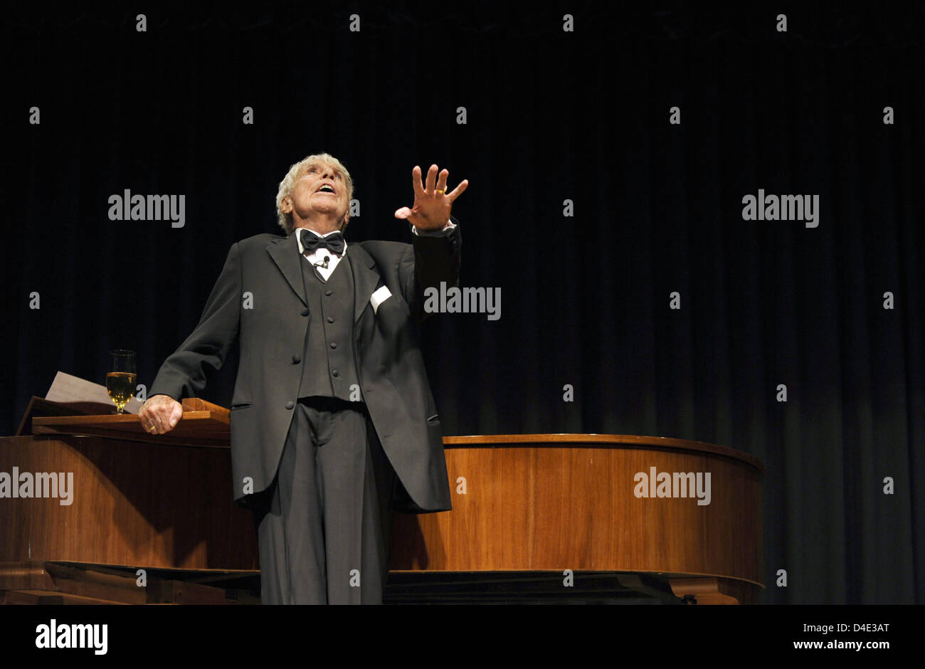 Germany's oldest still active singer and entertainer, 104-year old ...