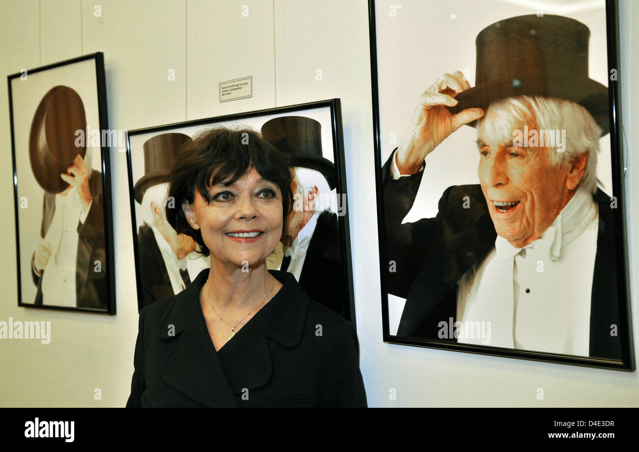 Simone Rethel-Heesters, wife of Germany's oldest still active singer ...