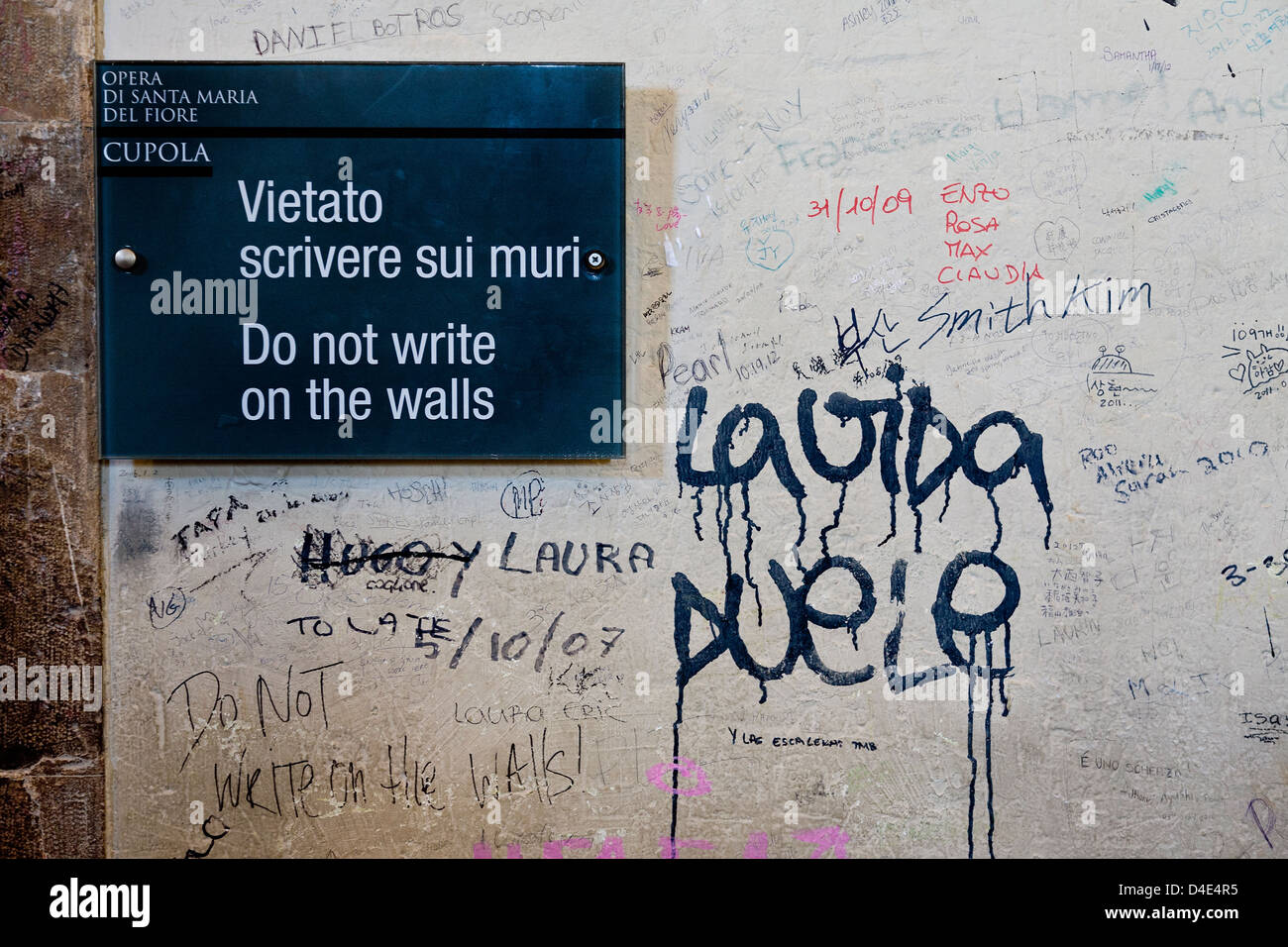 Sign at the Duomo Florence, Italy. Do Not Write On The Walls Stock ...