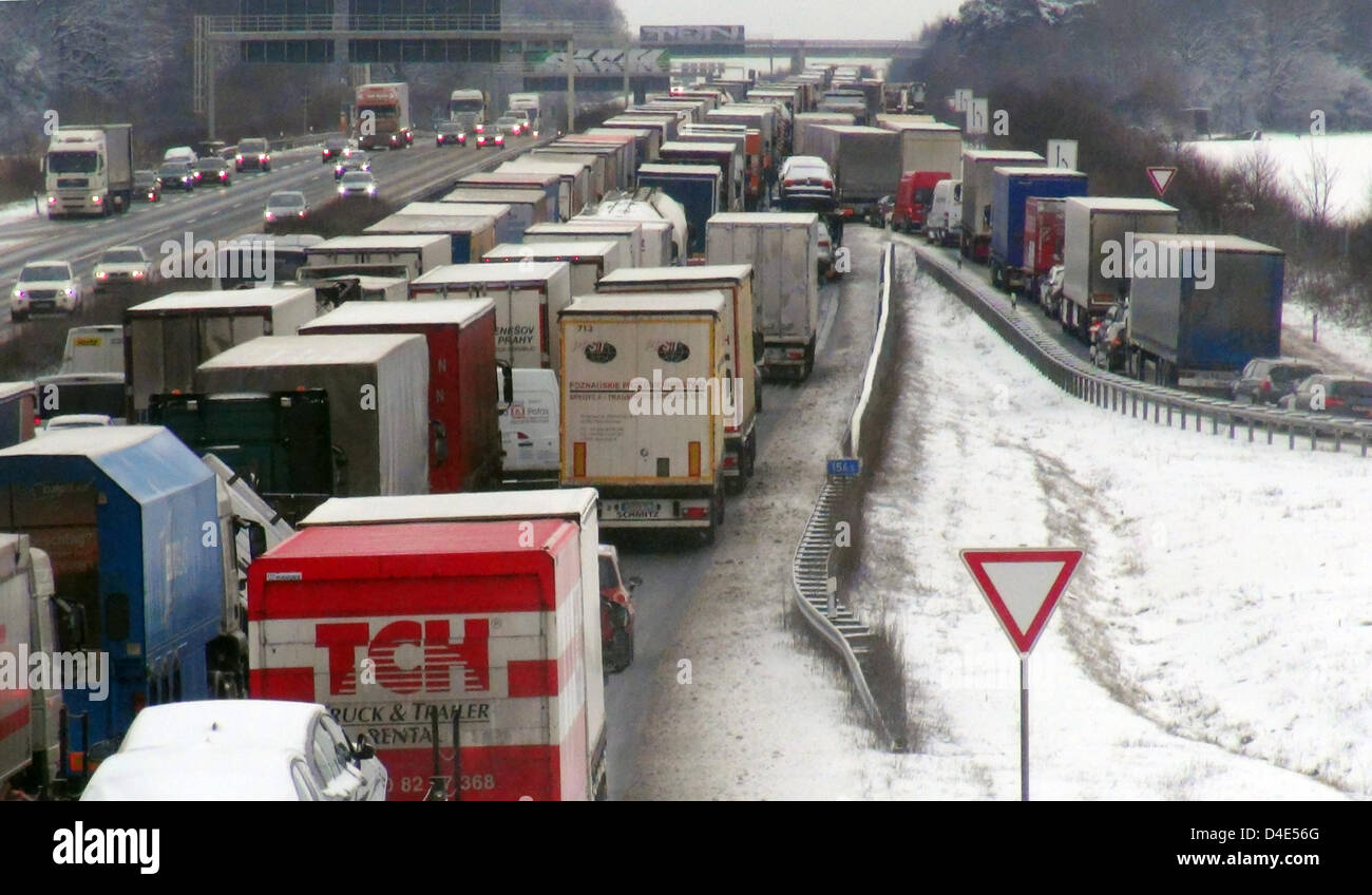 Vehichles back-up in the snow and ice on Autobahn A2 near Wolfsburg ...