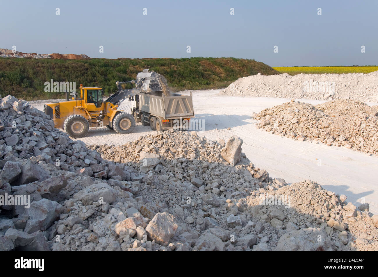 industrial machine gravel loads on trucks Stock Photo - Alamy