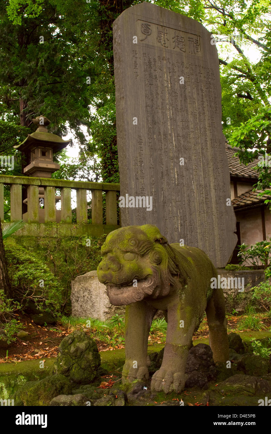 Tiger statue hi-res stock photography and images - Alamy