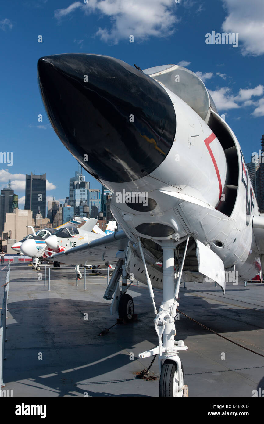 FLIGHT DECK OF INTREPID SEA AIR AND SPACE MUSEUM MANHATTAN NEW YORK ...