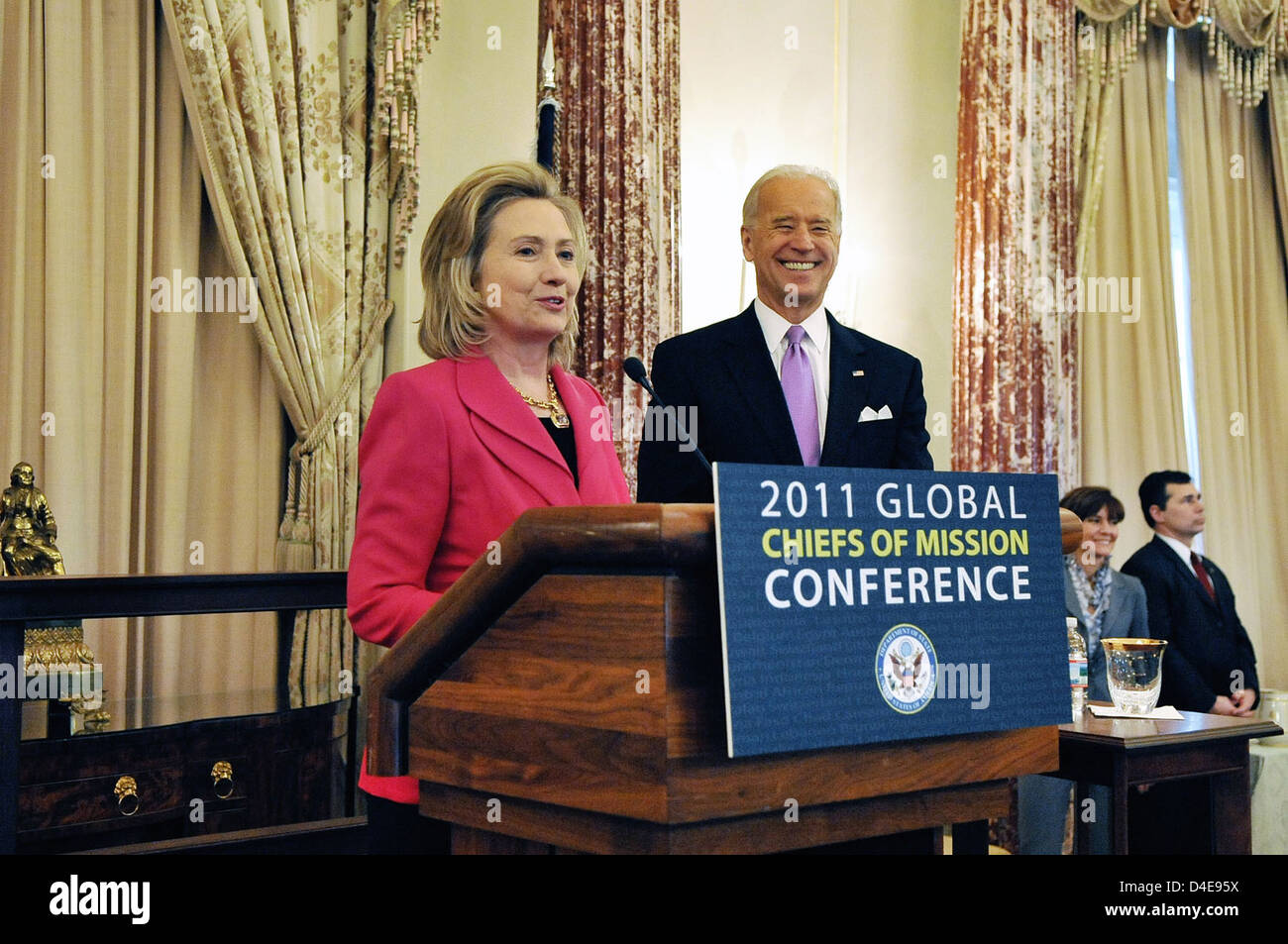 Secretary Clinton Introduces Vice President Biden Stock Photo - Alamy