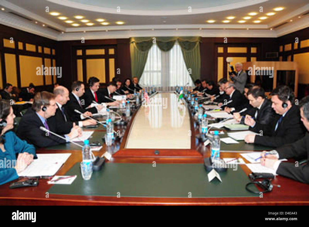 The United States and Uzbekistan Engage in Discussions Stock Photo - Alamy The United States and Uzbekistan Engage in Discussions Stock Photo - Alamy
