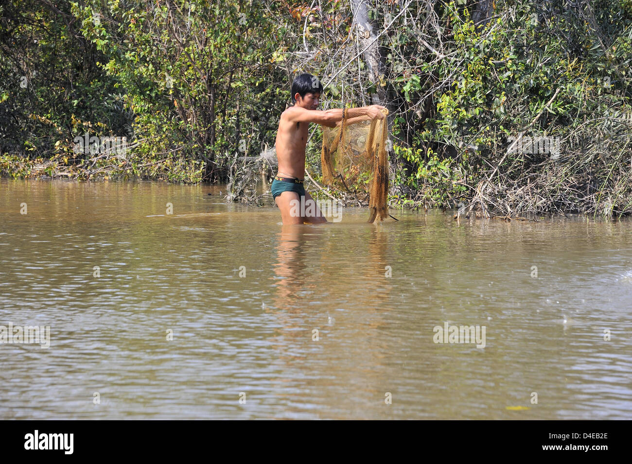 Using fishing net hi-res stock photography and images - Alamy