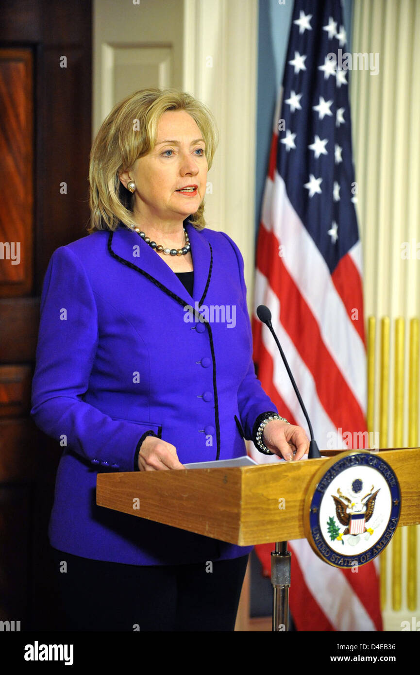 Secretary Clinton Makes a Press Announcement Stock Photo - Alamy