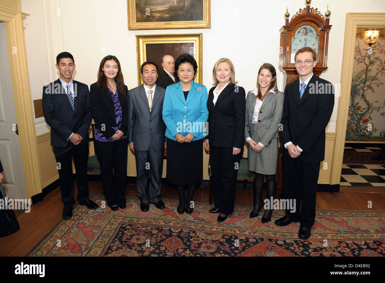 Secretary Clinton, Chinese State Councilor Liu Yandong Pose for a Photo ...