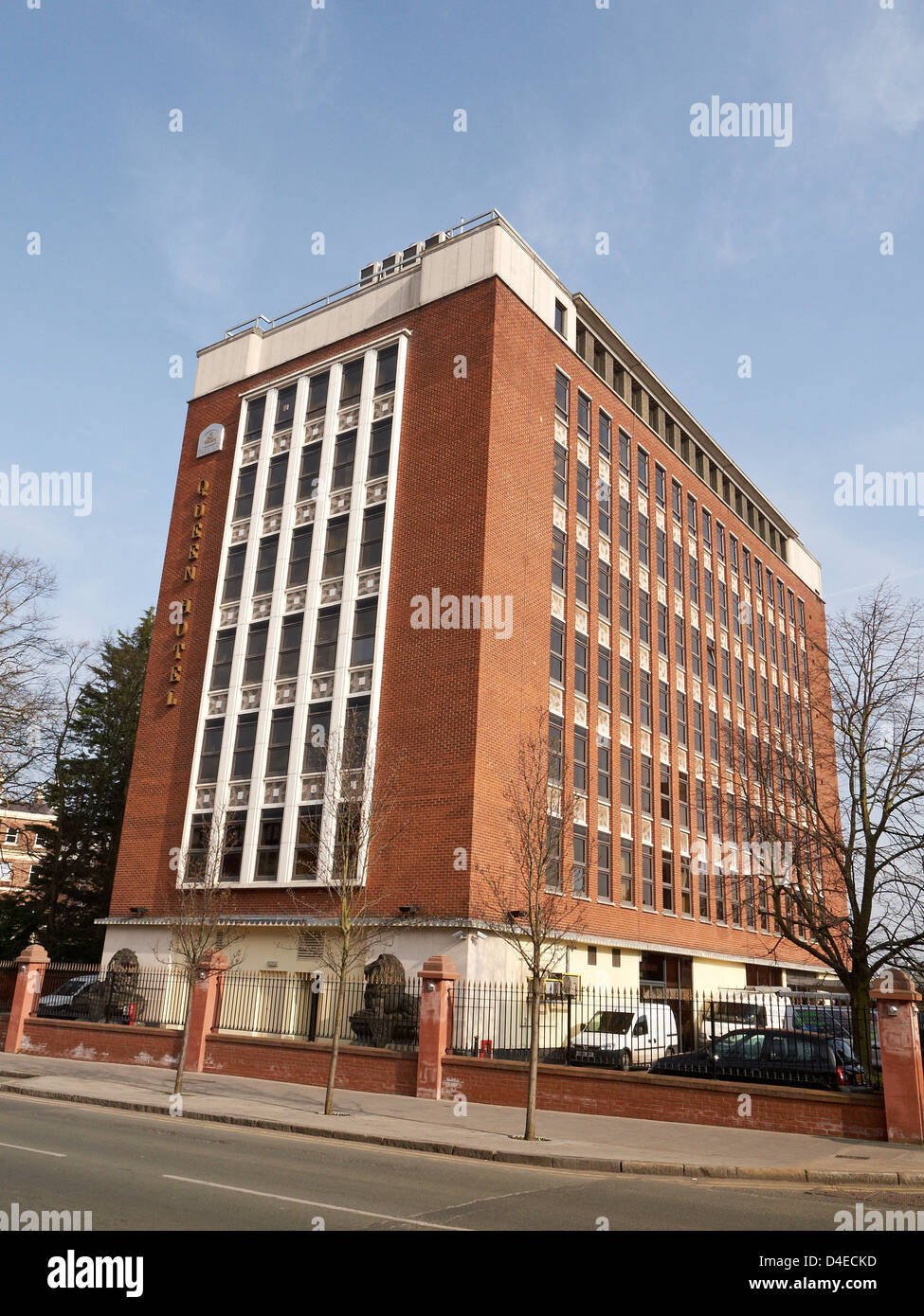 Queen hotel chester hi-res stock photography and images - Alamy