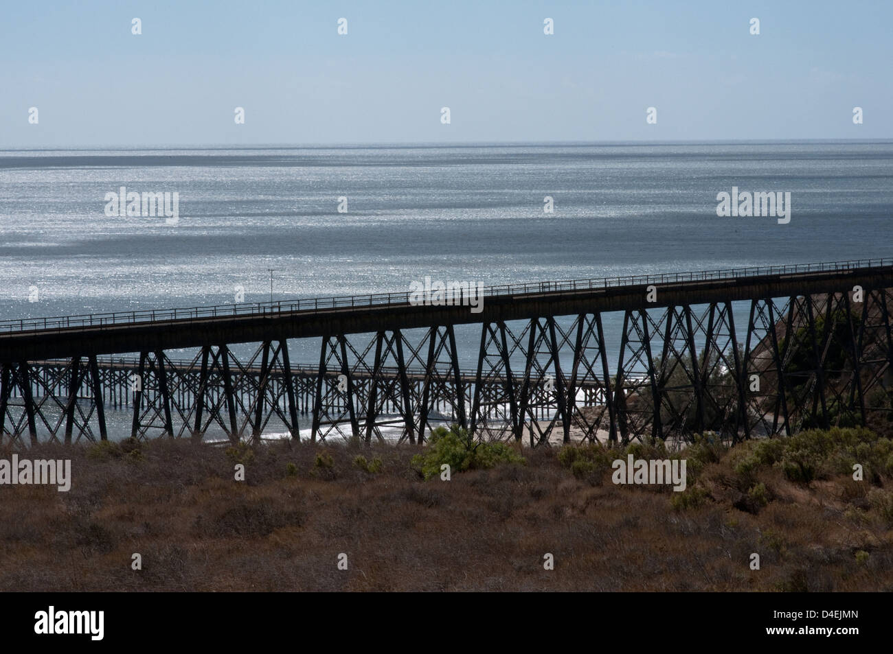 California, a railroad bridge along the Pacific Ocean Stock Photo - Alamy