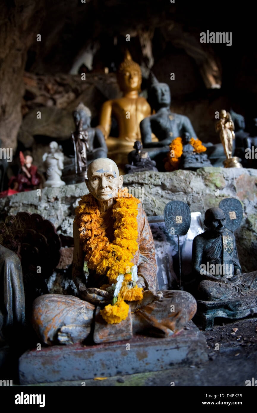 Buddha cave temple chiang rai hi-res stock photography and images - Alamy