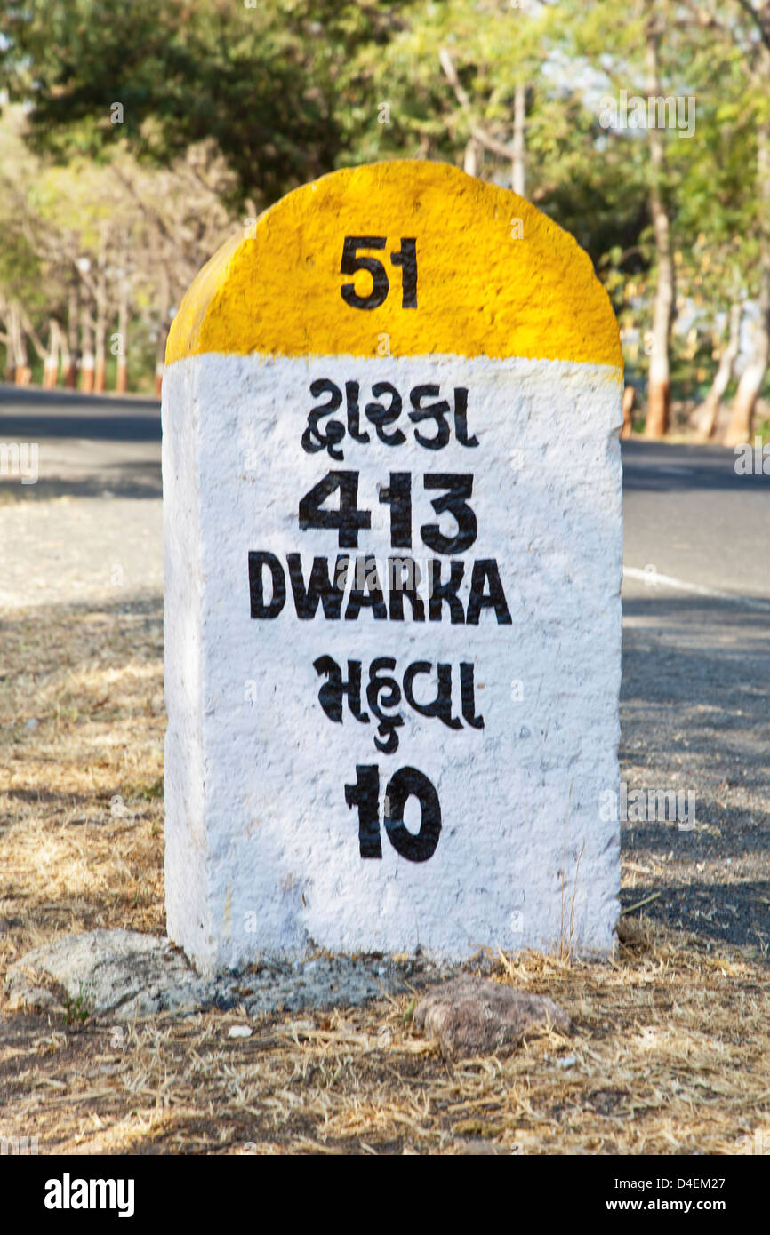 India kilometer sign hi-res stock photography and images - Alamy