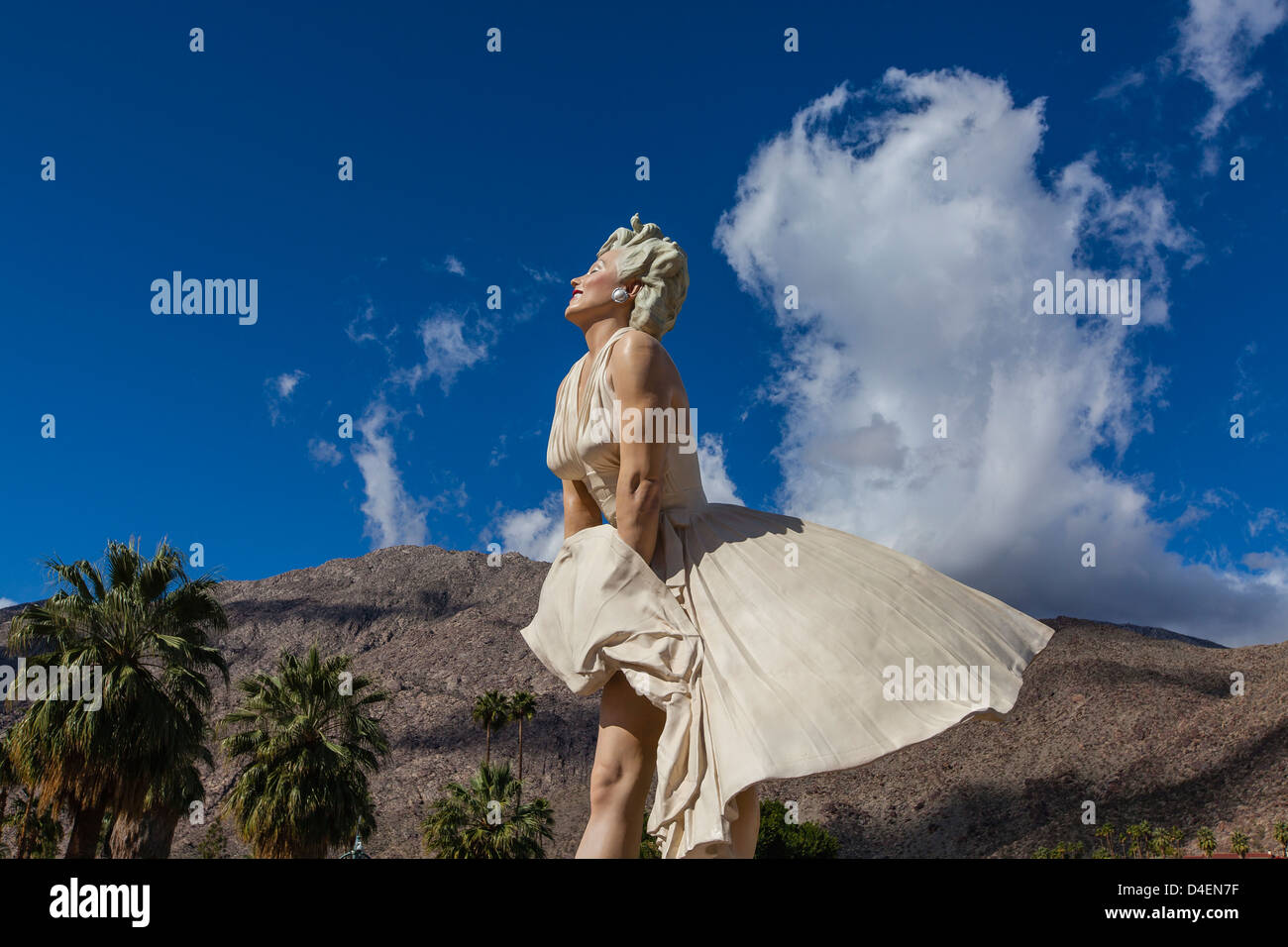 Large marilyn monroe statue hi-res stock photography and images - Alamy