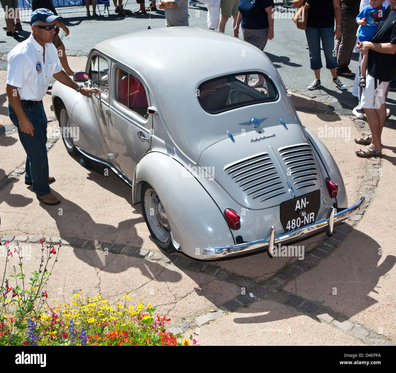 Antique and vintage cars : Renault 4 CV Stock Photo - Alamy