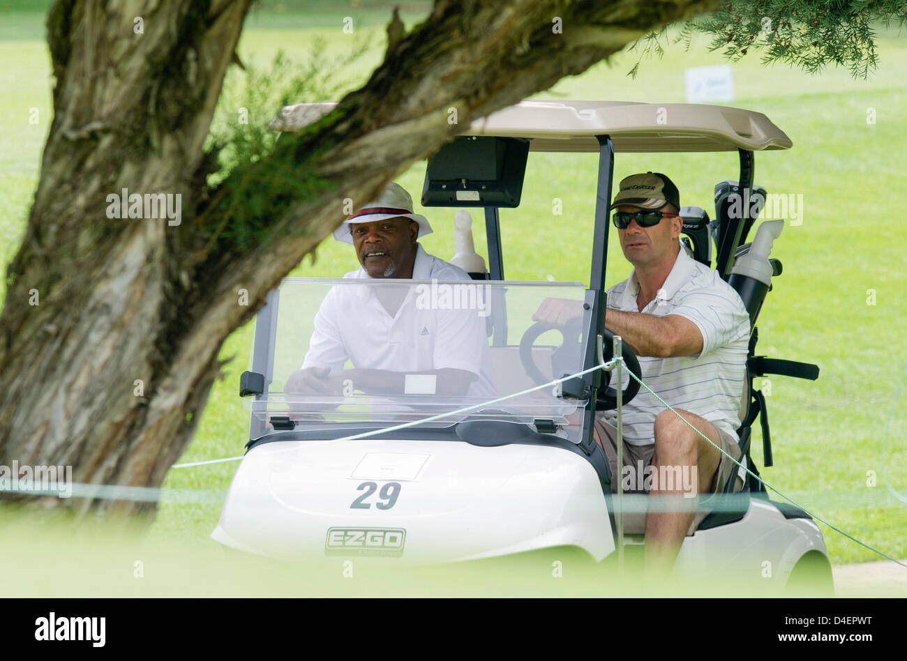 Hollywood star playing golf hi-res stock photography and images - Alamy