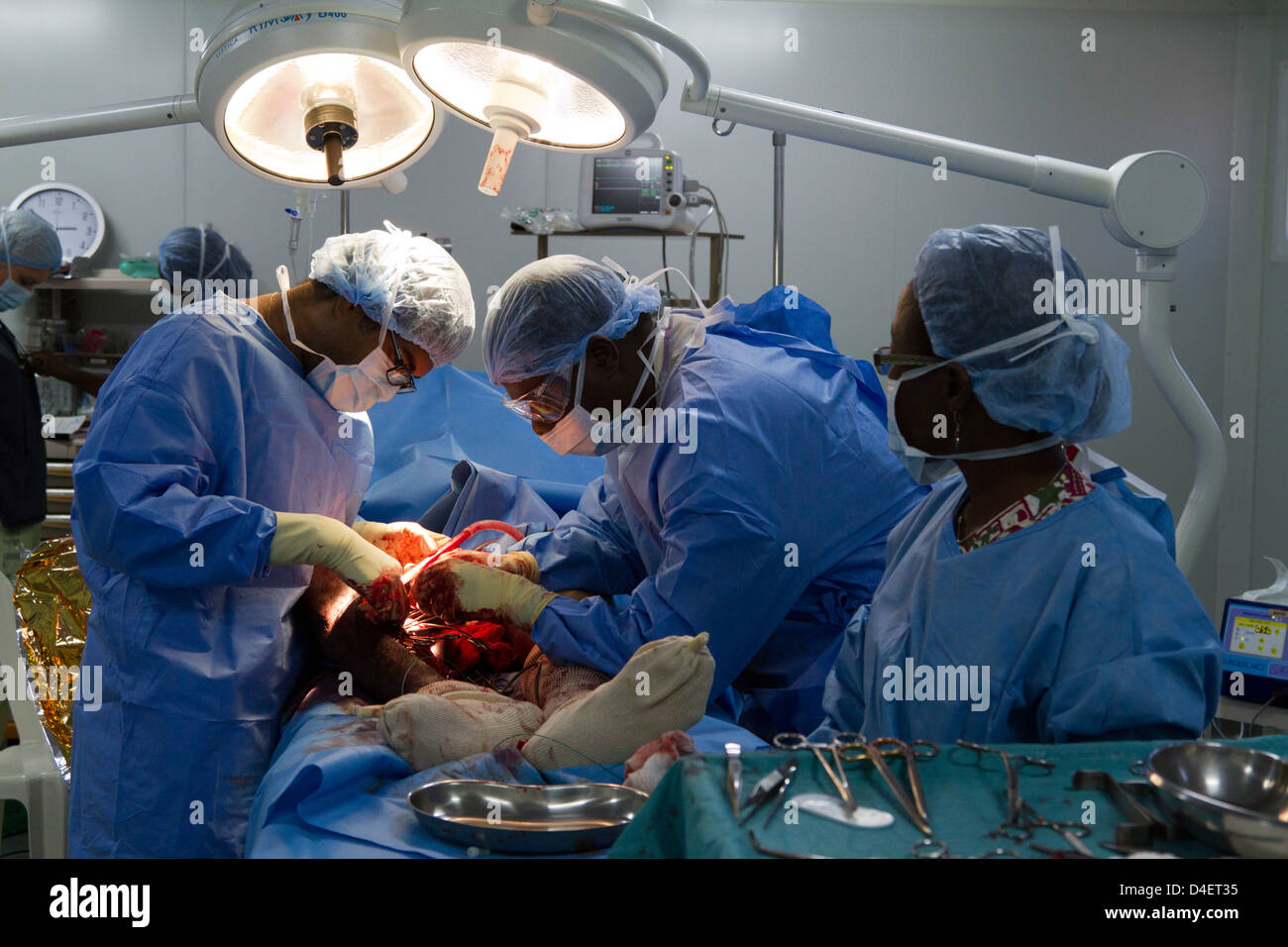 surgery in MSF Hospital Port-au-Prince Haiti Stock Photo - Alamy