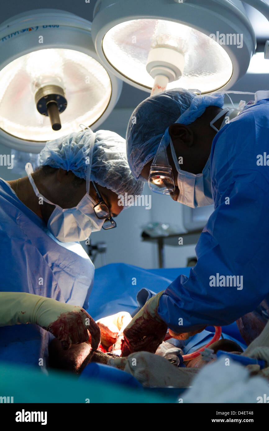 surgery in MSF Hospital Port-au-Prince Haiti Stock Photo - Alamy