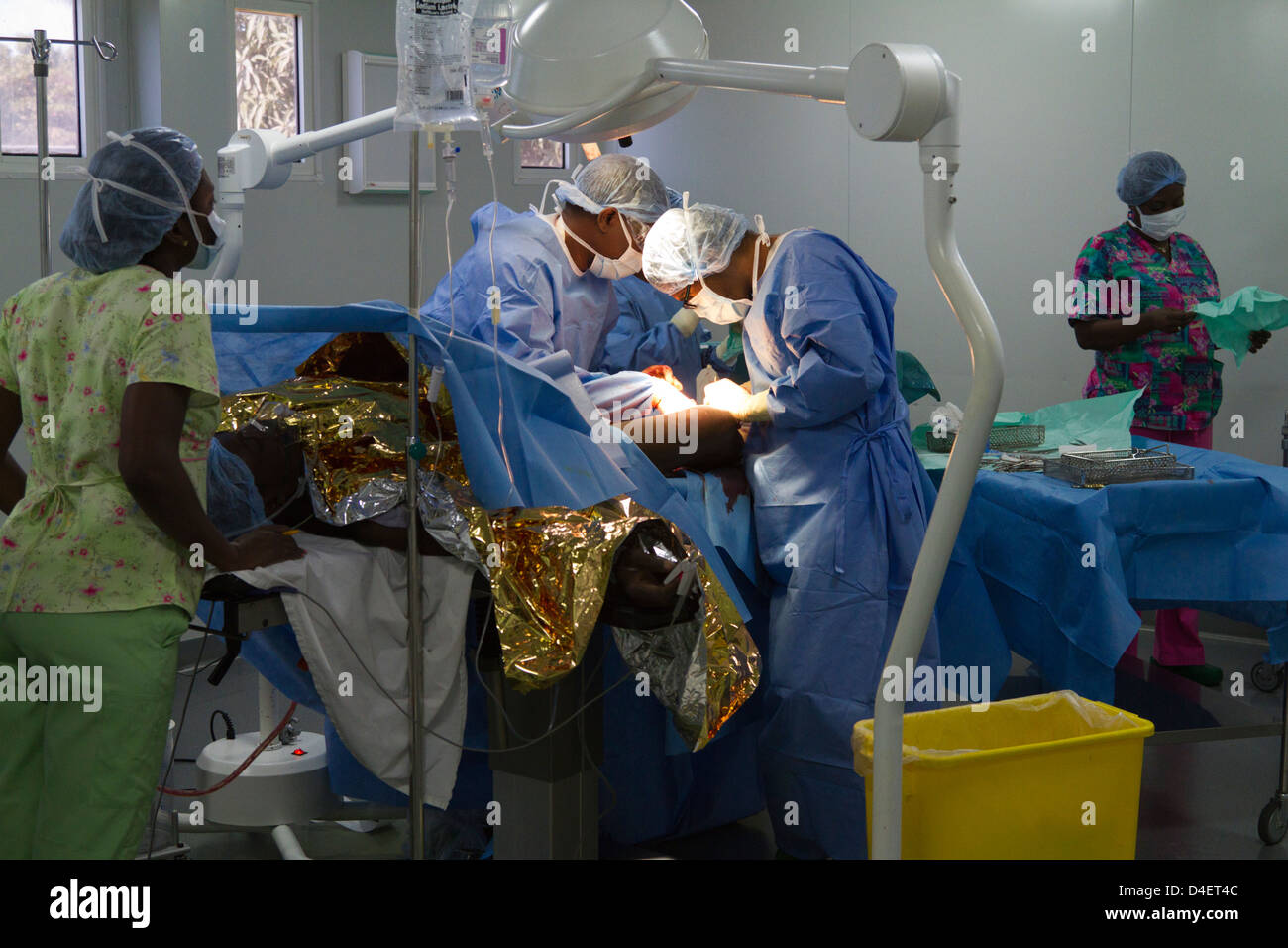 surgery in MSF Hospital Port-au-Prince Haiti Stock Photo - Alamy