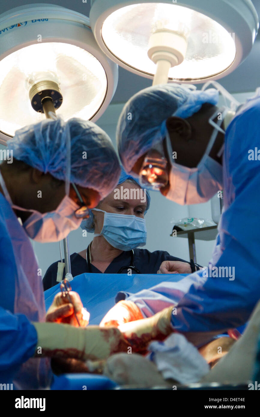 surgery in MSF Hospital Port-au-Prince Haiti Stock Photo - Alamy