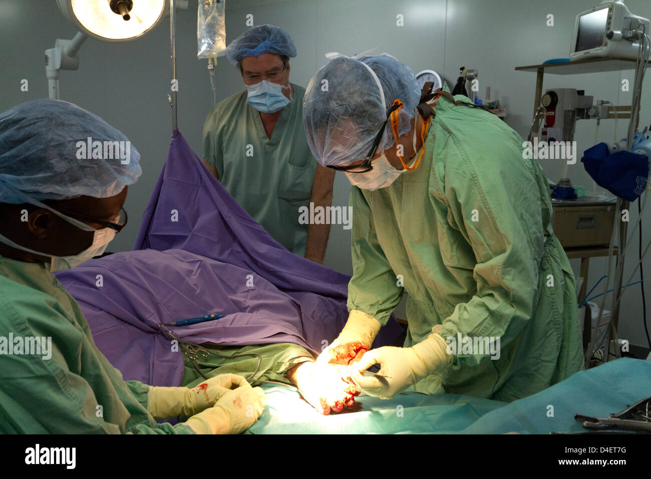 surgery in MSF Hospital Port-au-Prince Haiti Stock Photo - Alamy