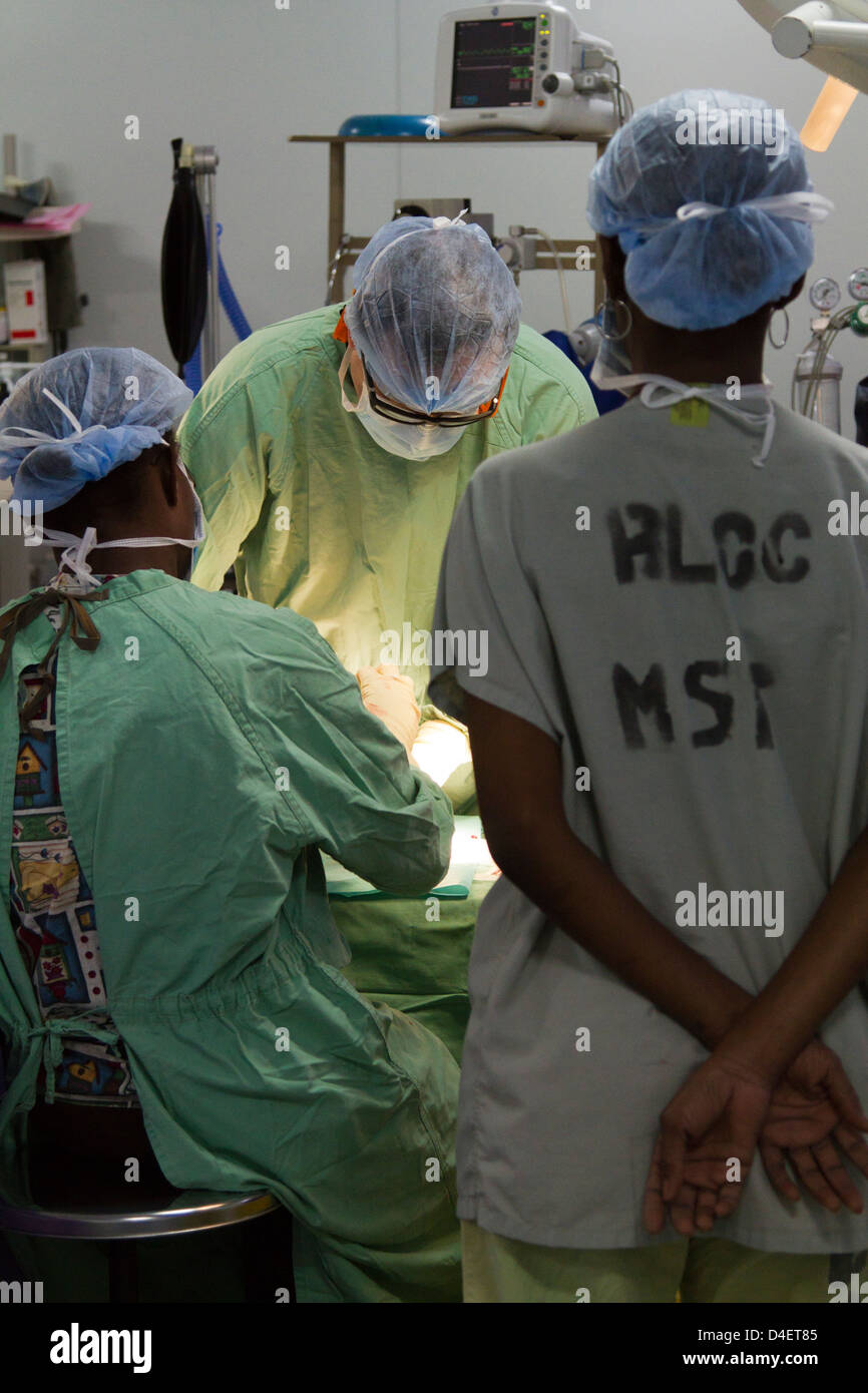 surgery in MSF Hospital Port-au-Prince Haiti Stock Photo - Alamy