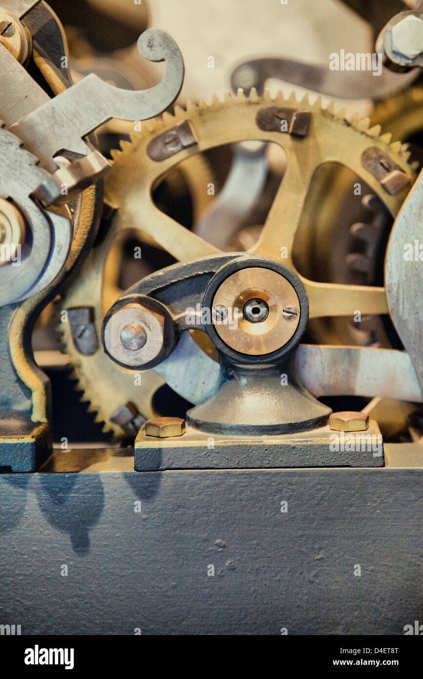 Workings clock hi-res stock photography and images - Alamy