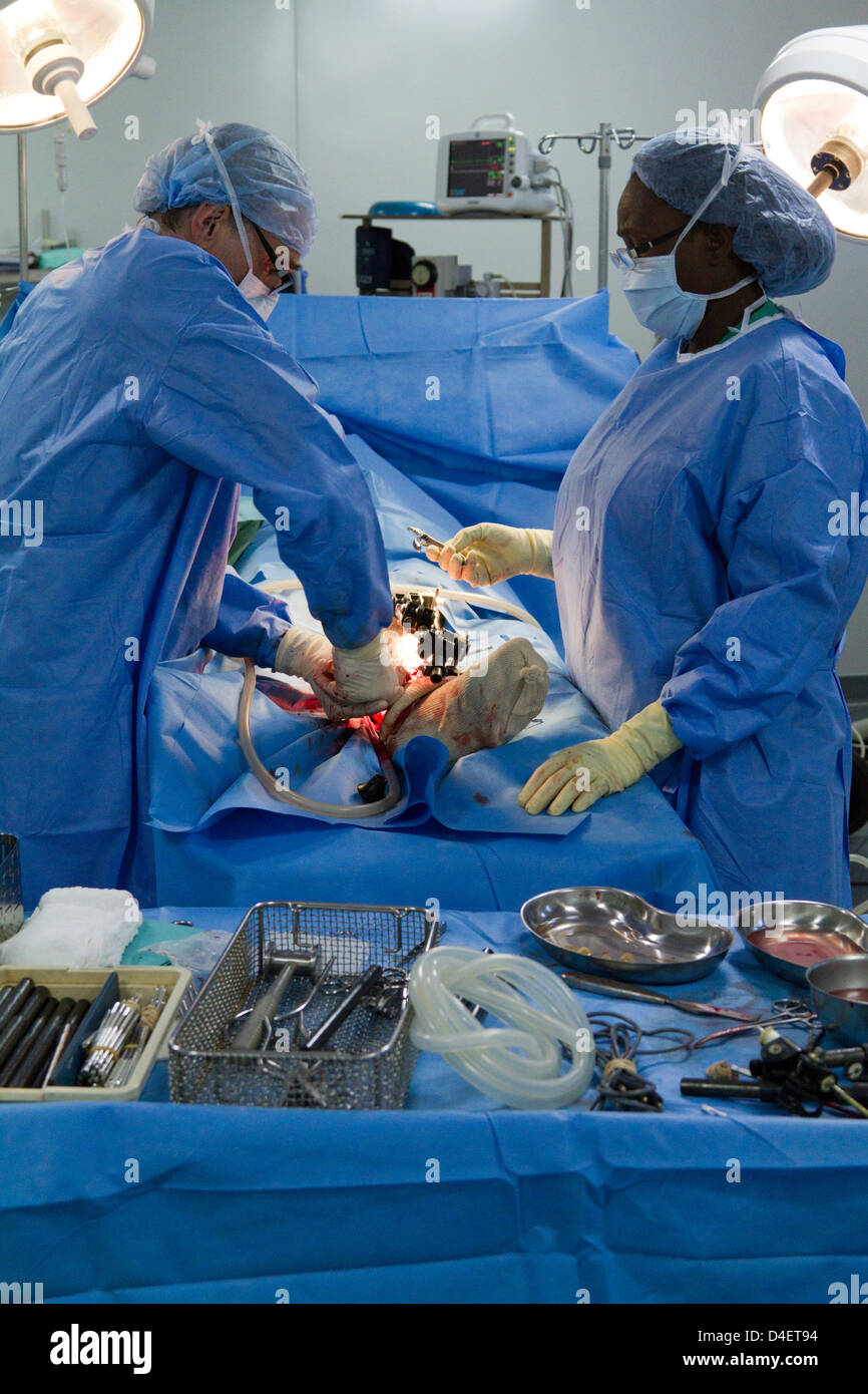 orthopedic surgery in MSF Hospital Port-au-Prince Haiti Stock Photo - Alamy