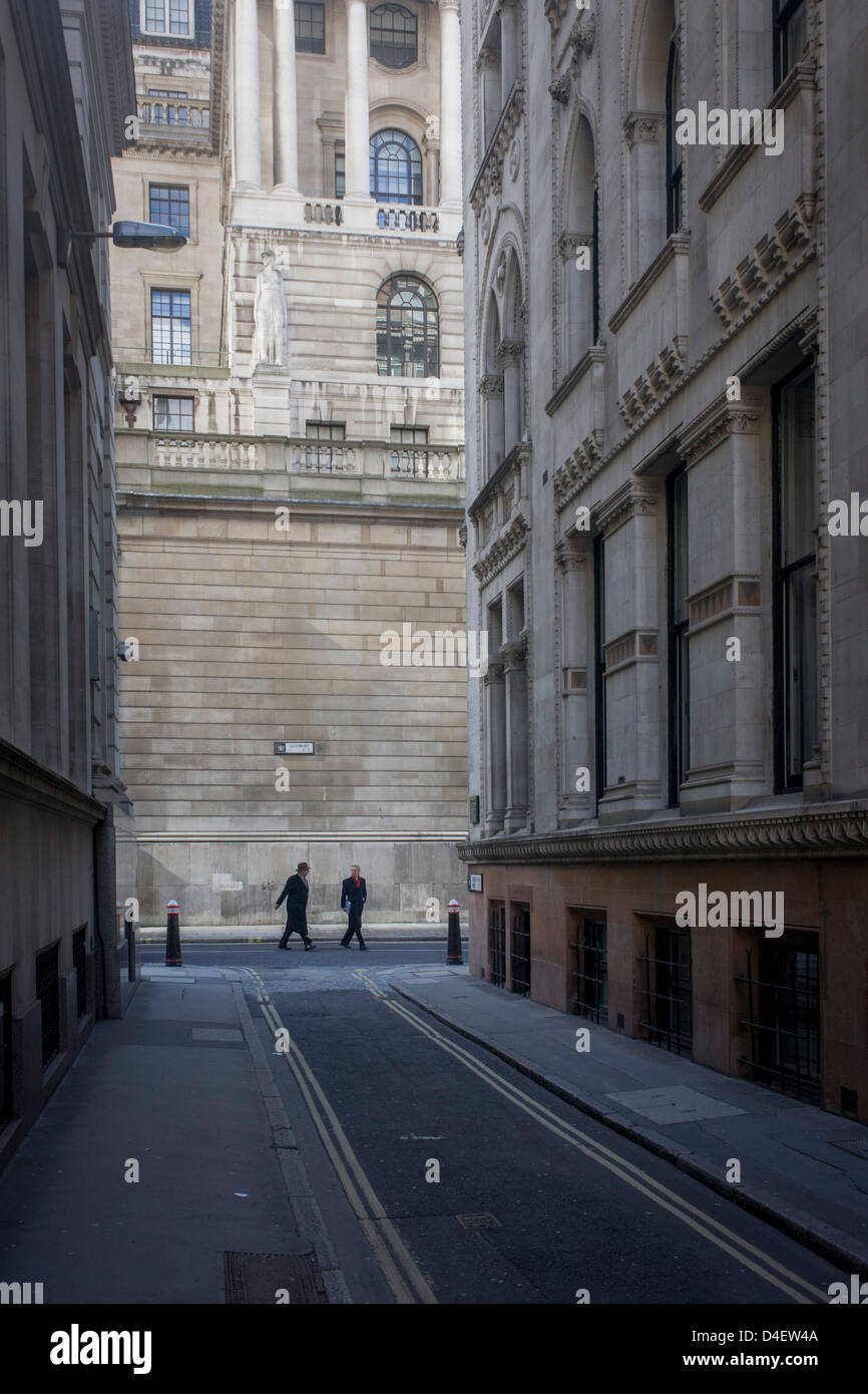 Lunchtime pedestrians on the corner of Lothbury and Tokenhouse Yard ...