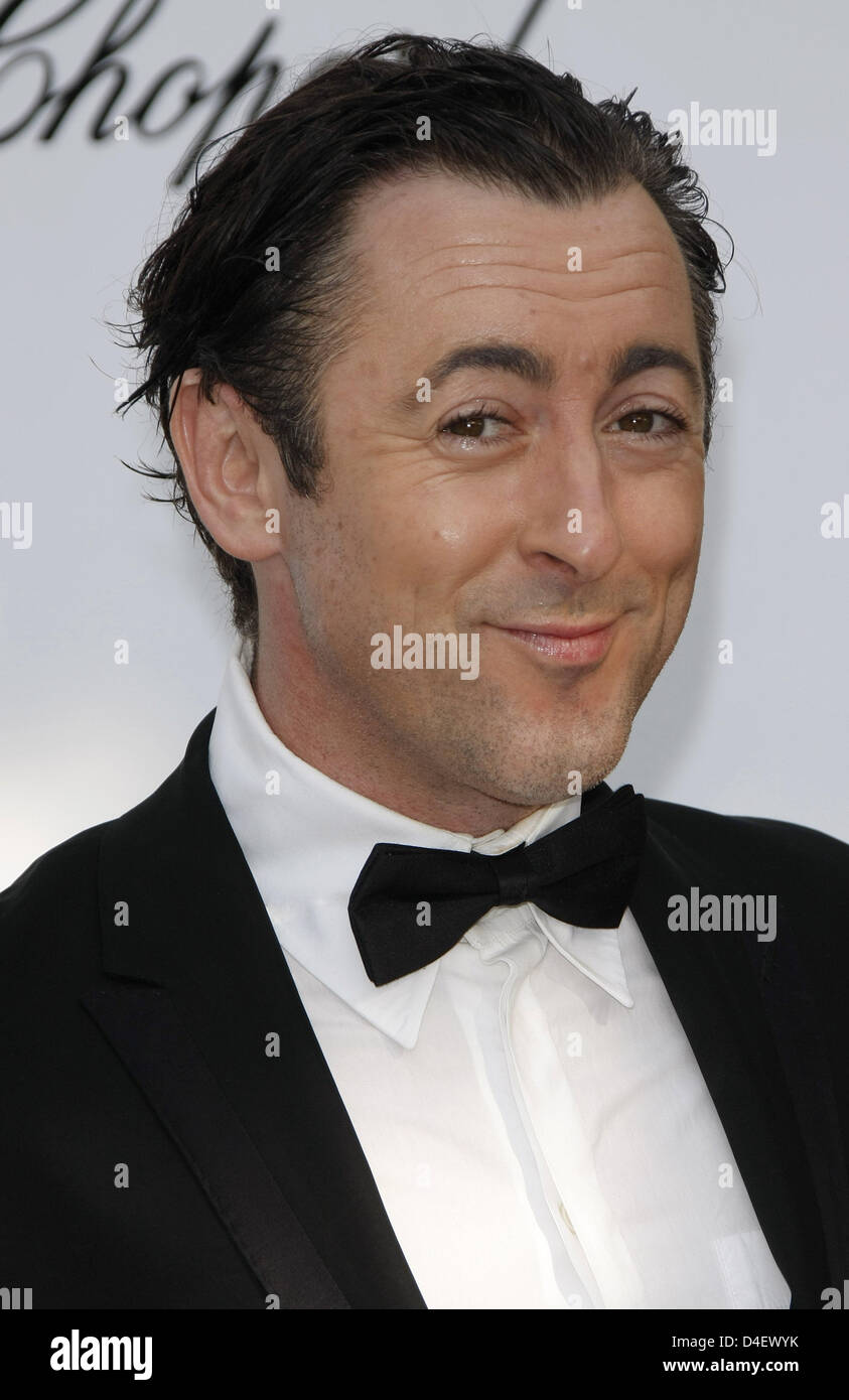 Actor Alan Cumming arrives at the amfAR Cinema Against Aids Gala at the ...