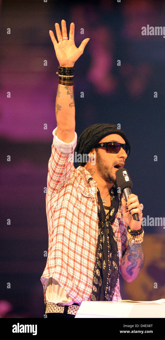 US singer AJ McLean cheers during the award show of the VIVA Comet 2008 ...