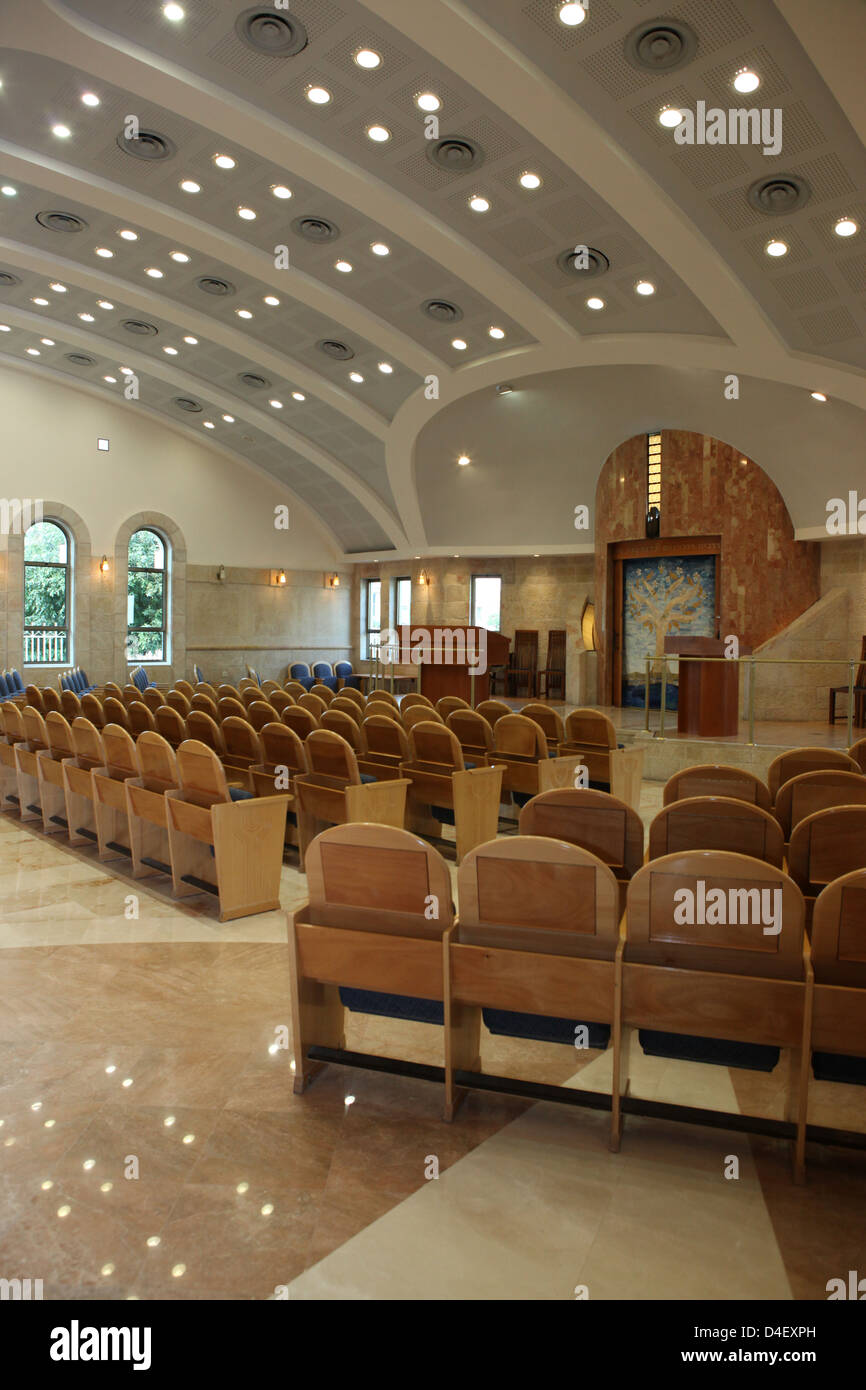 Reform synagogue interior hi-res stock photography and images - Alamy