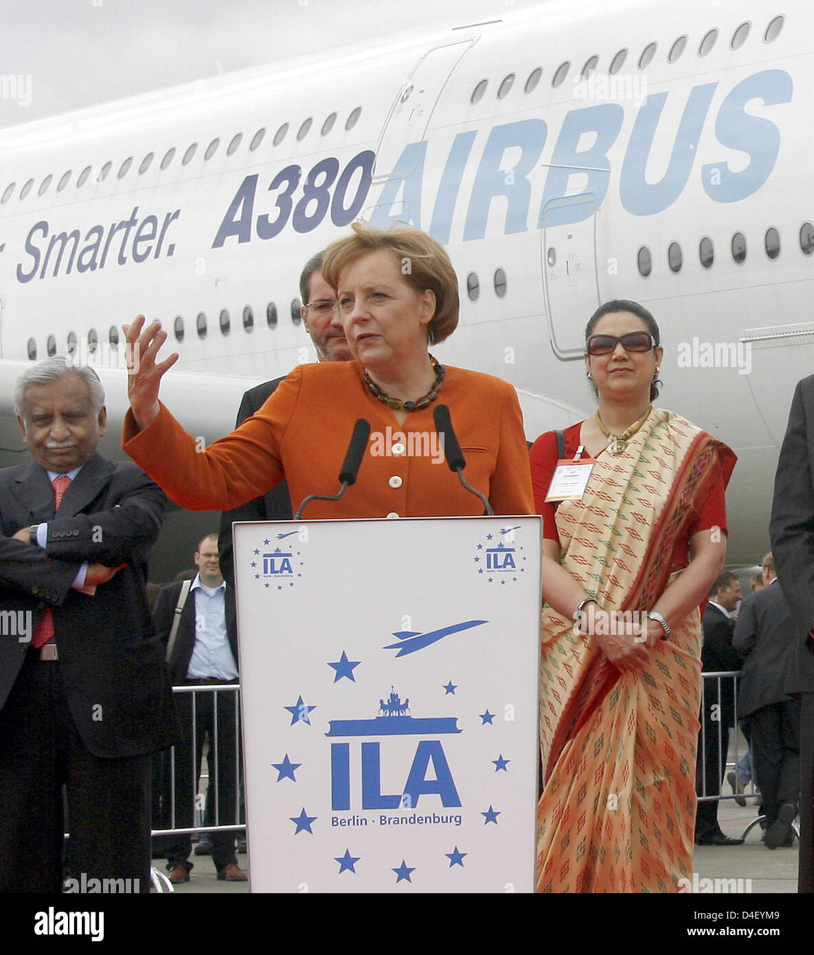 German Chancellor Angela Merkel (C) opens the Berlin Air Show ILA 2008 ...