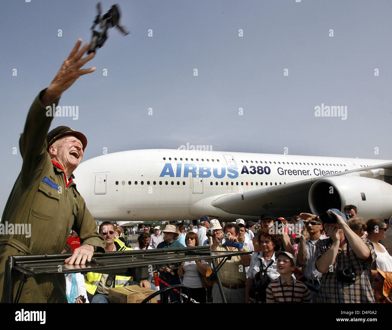 U.S. Air Force veteran pilot, 88-year-old Gail Halverson aka 'Candy ...