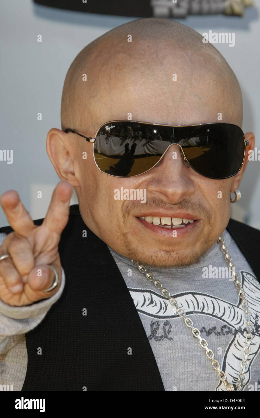 Actor Verne Troyer arrives at the 2008 MTV Movie Awards at Universal ...