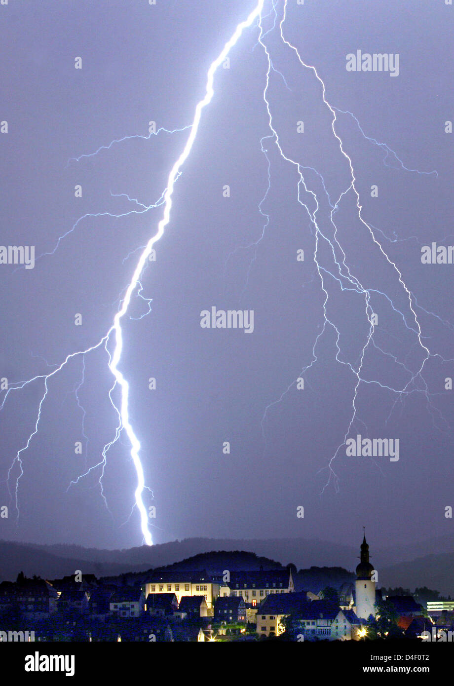 A lightning strikes near Arnsberg, Germany, 03 June 2008. Heavy ...