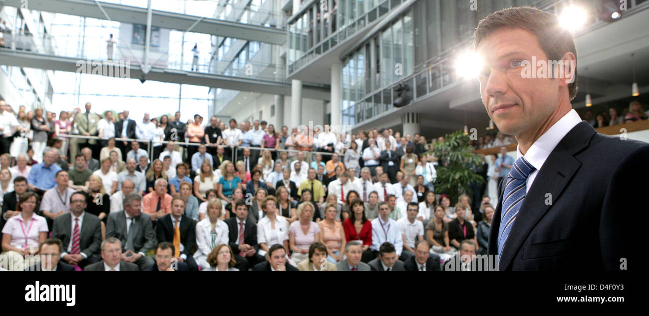 Deutsche Telekom CEO Rene Obermann pictrued during a staff meeting at ...