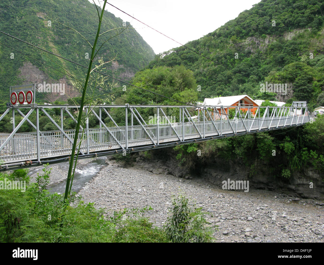 A bridge pictured on Reunion, France, 15 April 2008. Photo: Lars ...