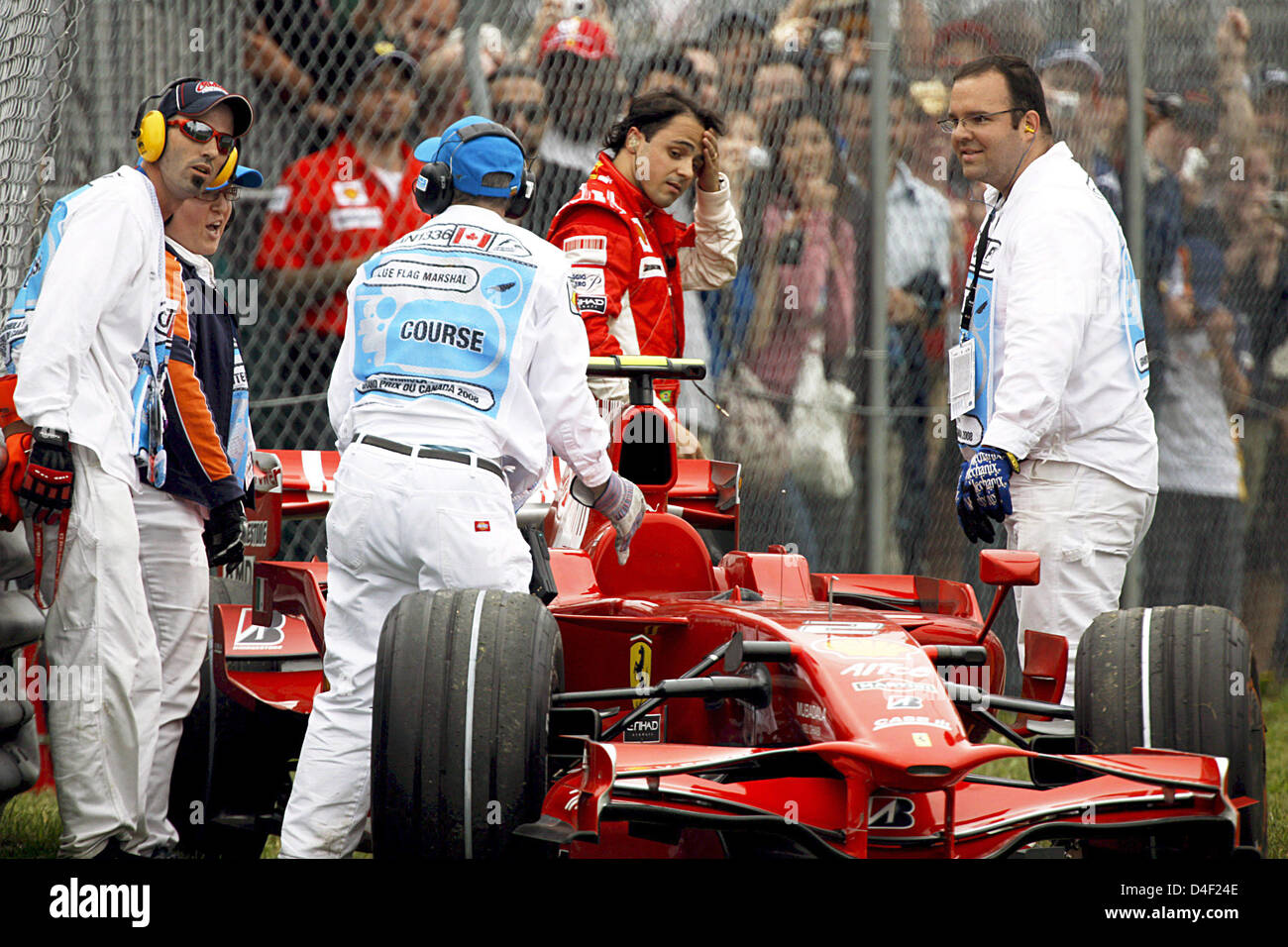 Formula 1 track workers hi-res stock photography and images - Alamy