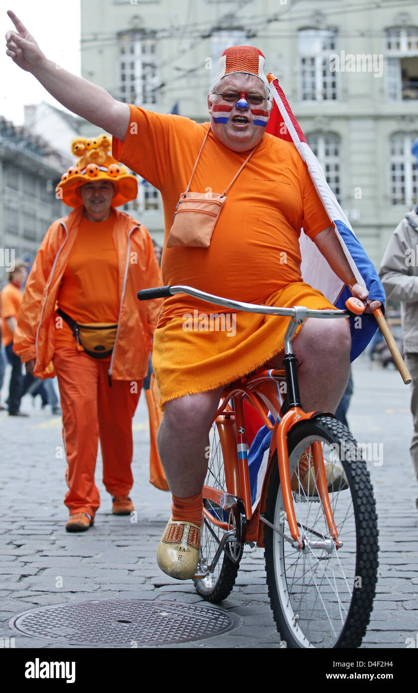 Dutch supporters cheer downtown Berne prior to the EURO 2008 group C ...