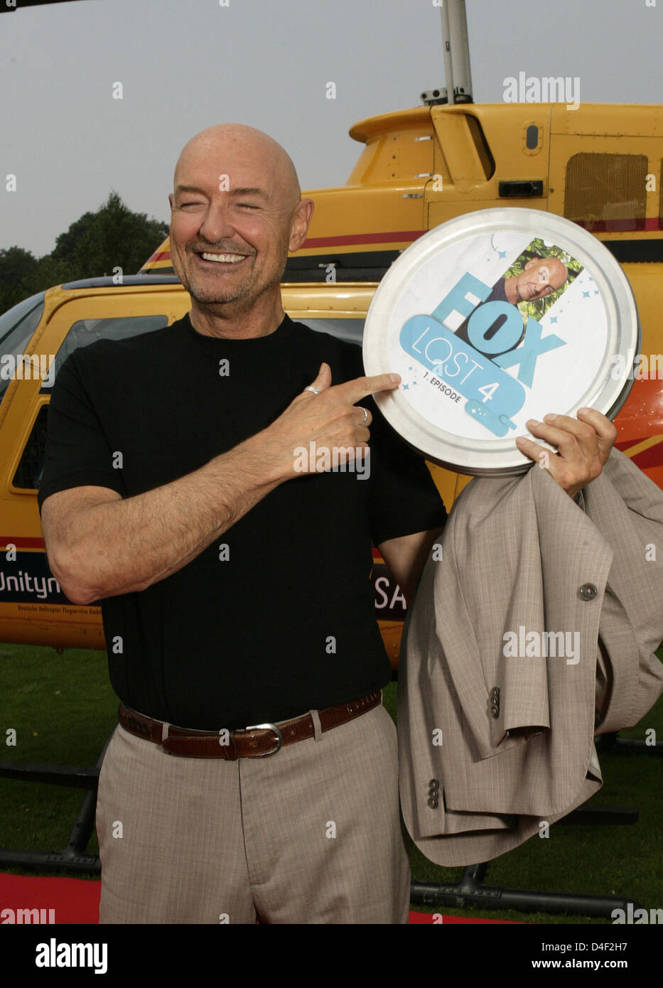 Arts culture entertainment ace celebrities smiling standing germany hi ...