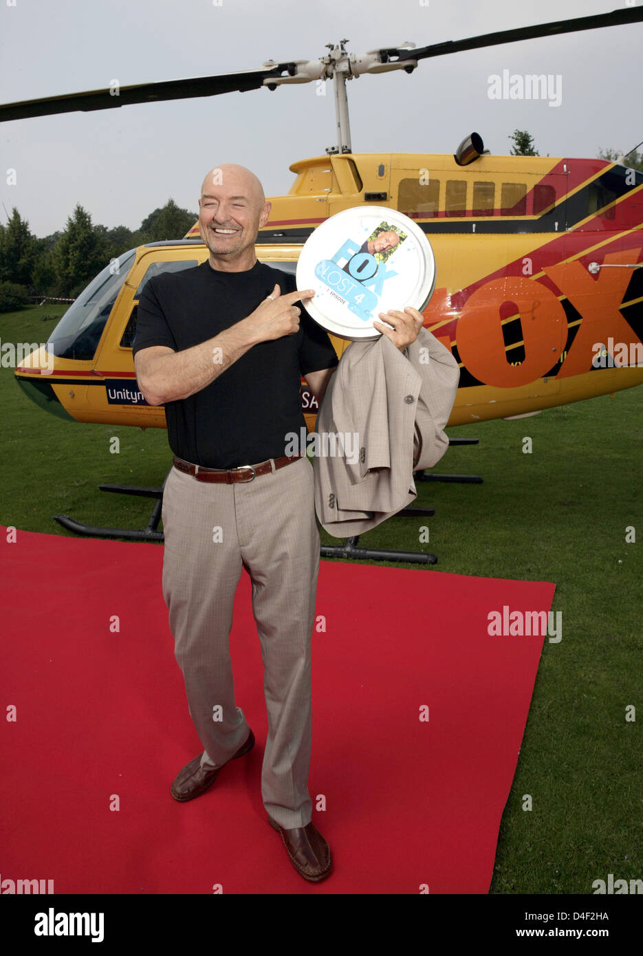Arts culture entertainment ace celebrities smiling standing germany hi ...