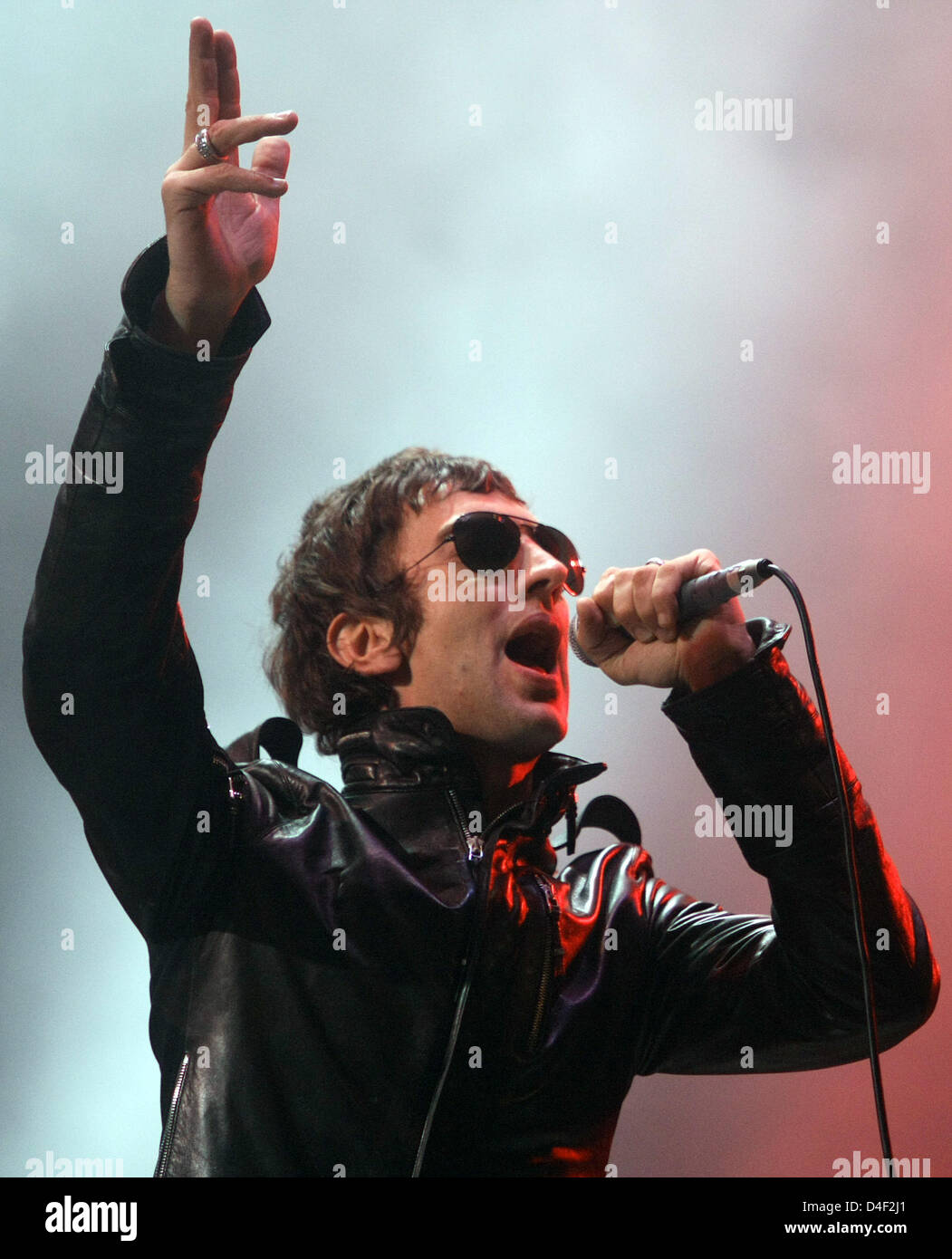 Richard ashcroft singer hi-res stock photography and images - Alamy