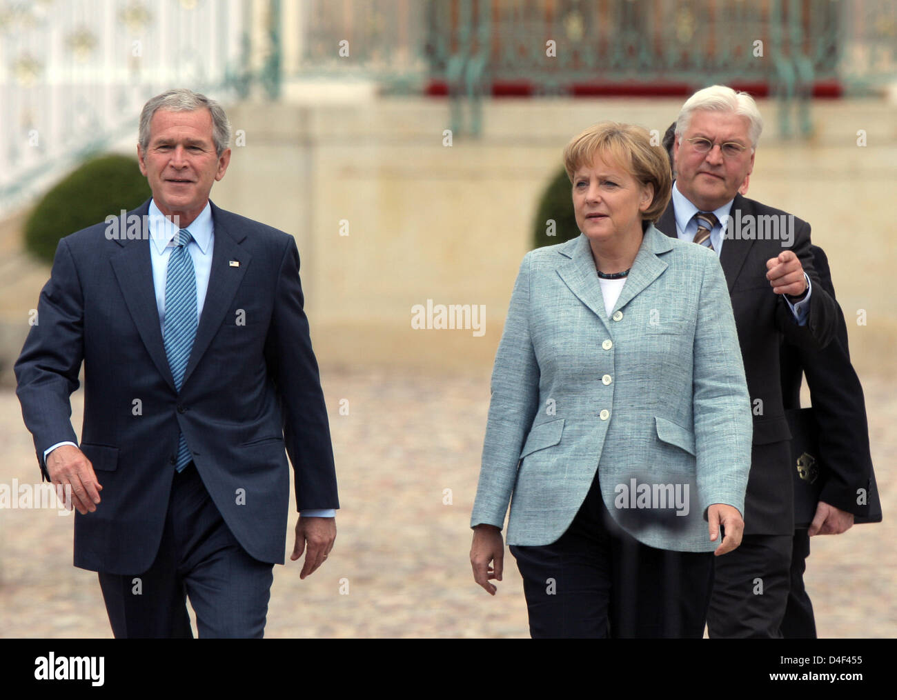 (L-R) US President George W. Bush, German Chancellor Angela Merkel and ...
