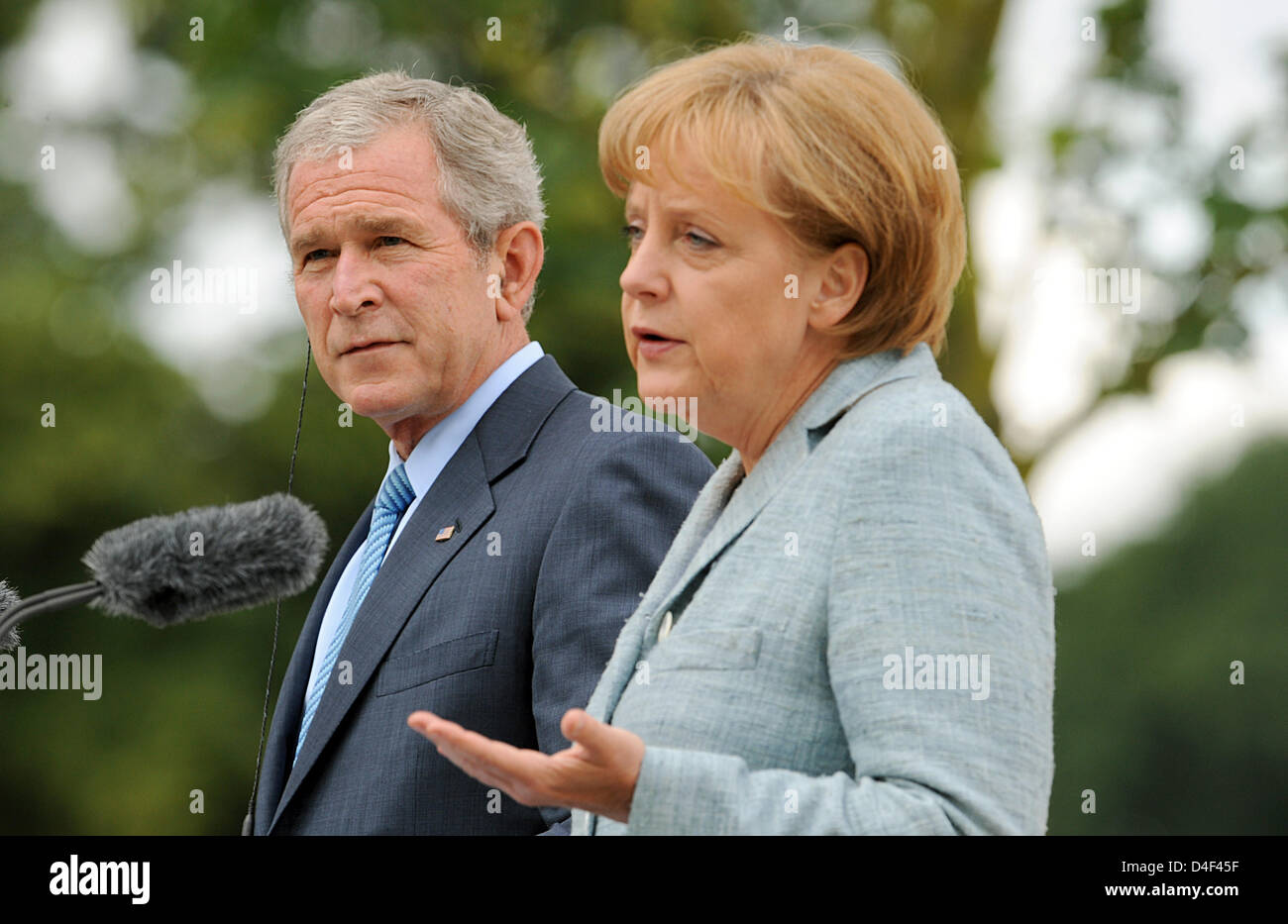 George w. bush head shot hi-res stock photography and images - Alamy