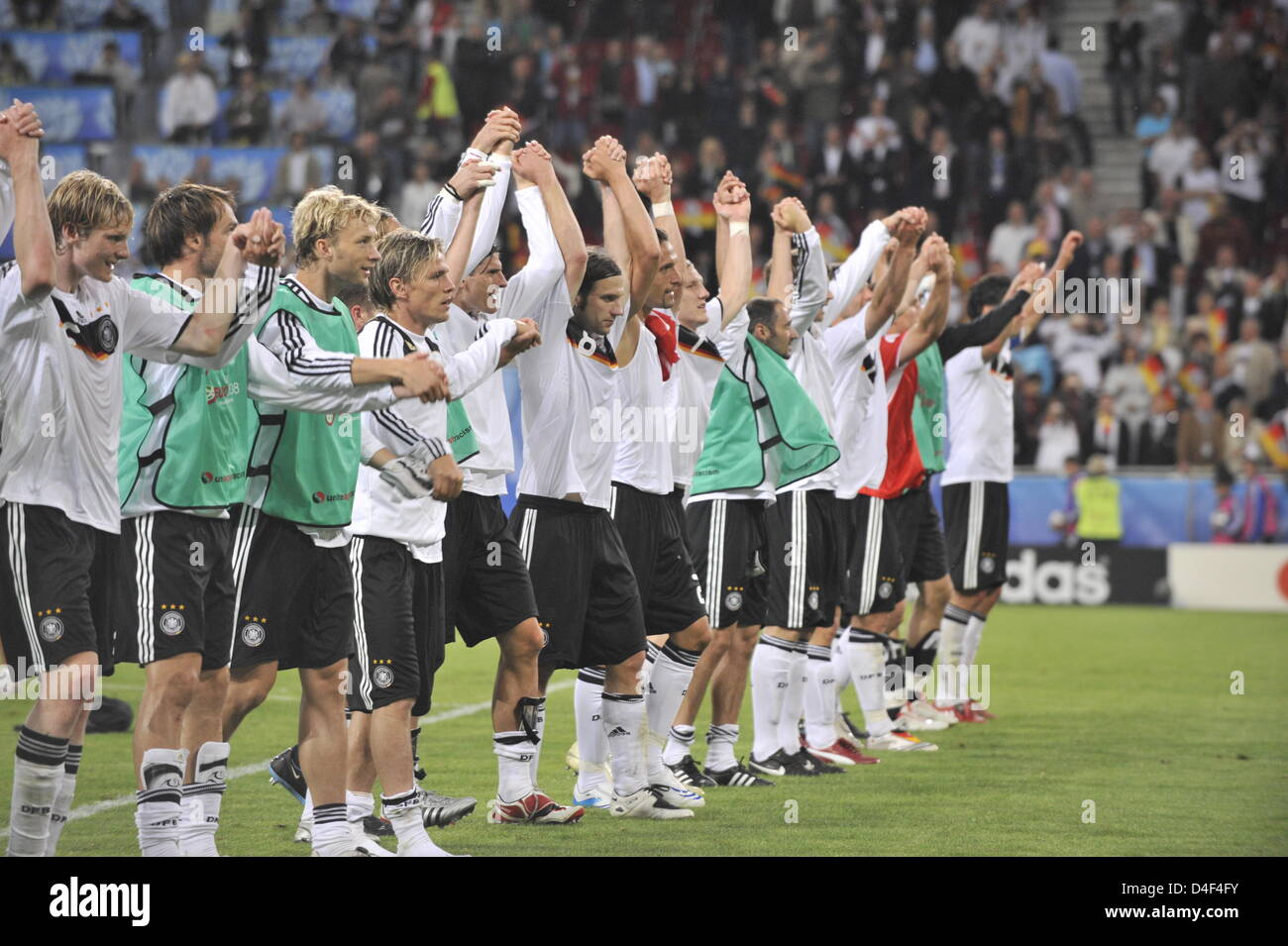 The German team thanks the audience after the UEFA Euro 2008 group B ...