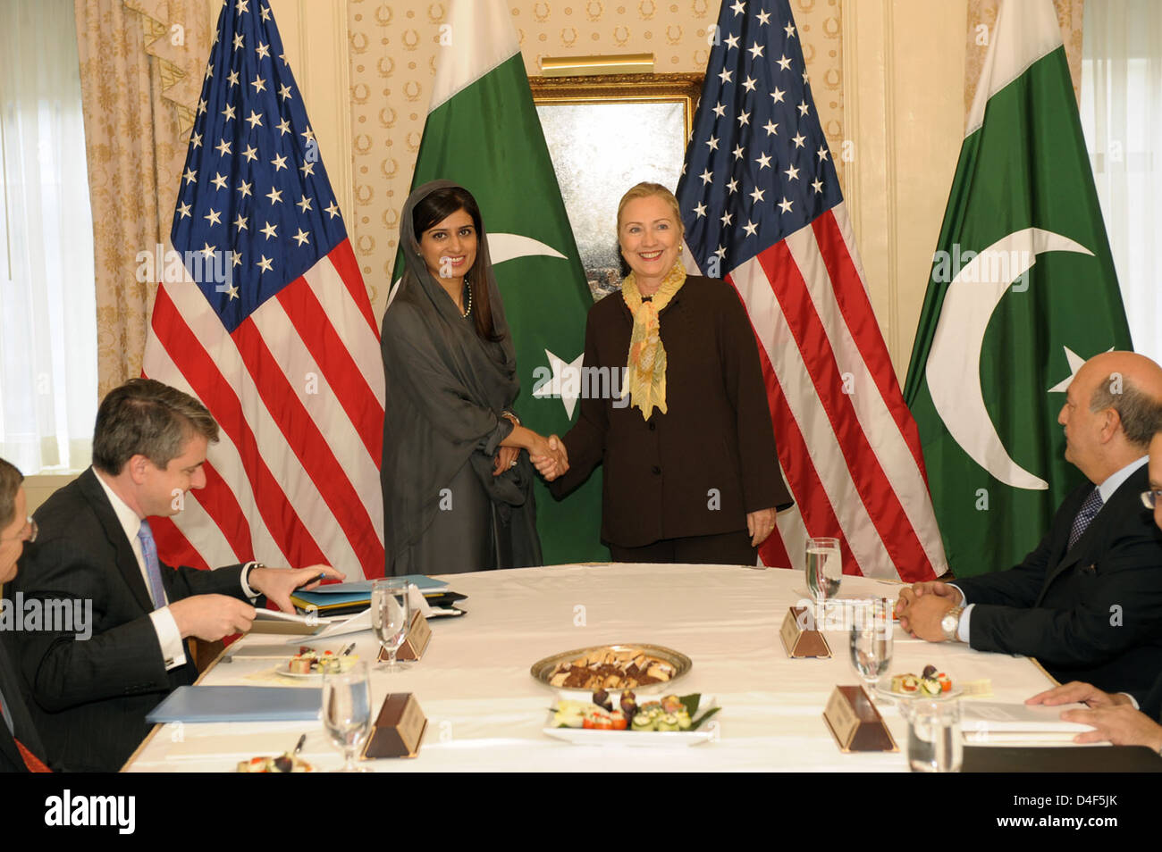 Secretary Clinton Meets With Pakistani Foreign Minister Hina Rabbani ...